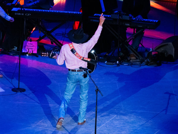 George Strait Goes Deep and Keeps It Cozy at Houston Rodeo, Playing Off ...
