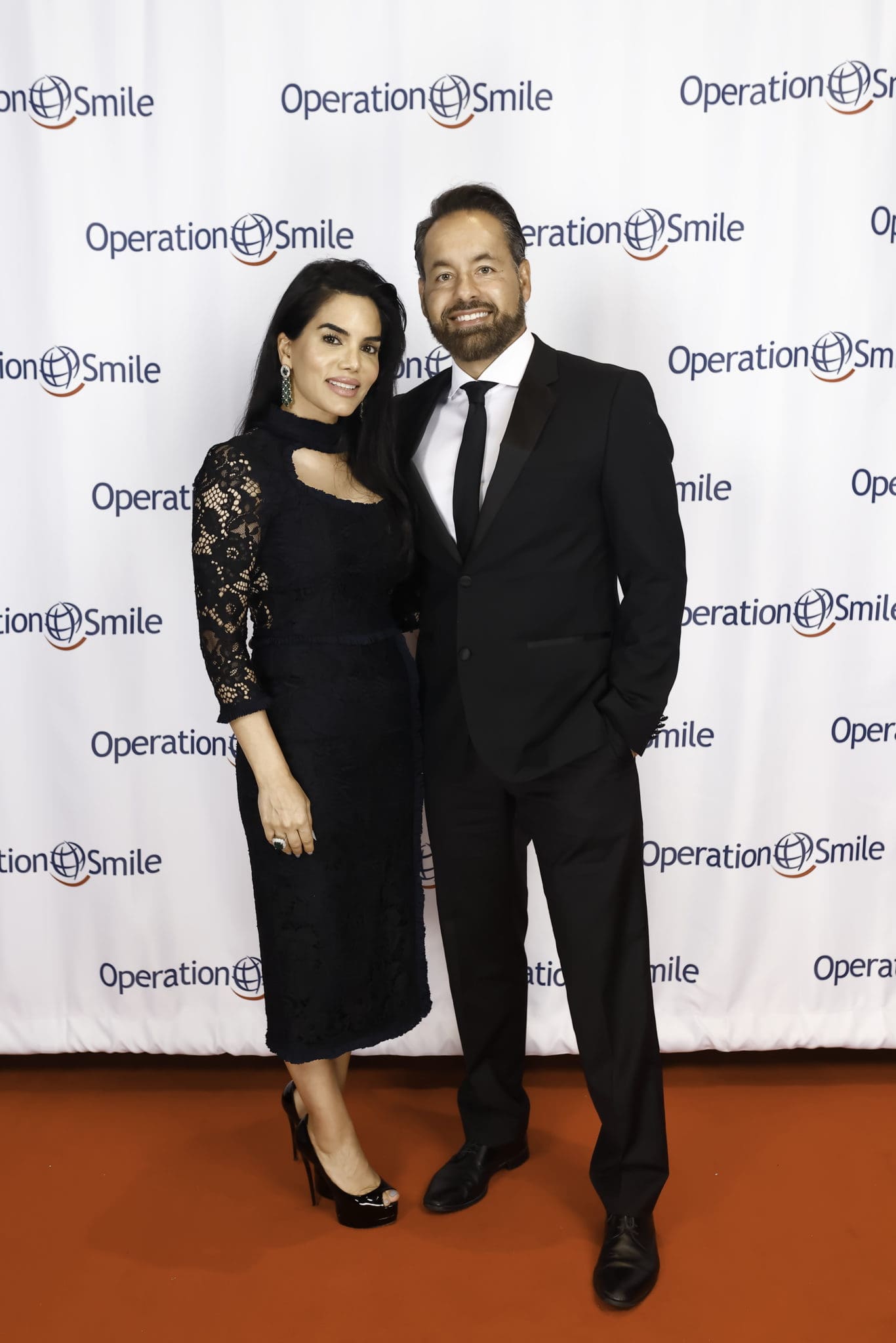 Dashing Movie Star Wows a Houston Crowd With His Selfie Willingness and ...