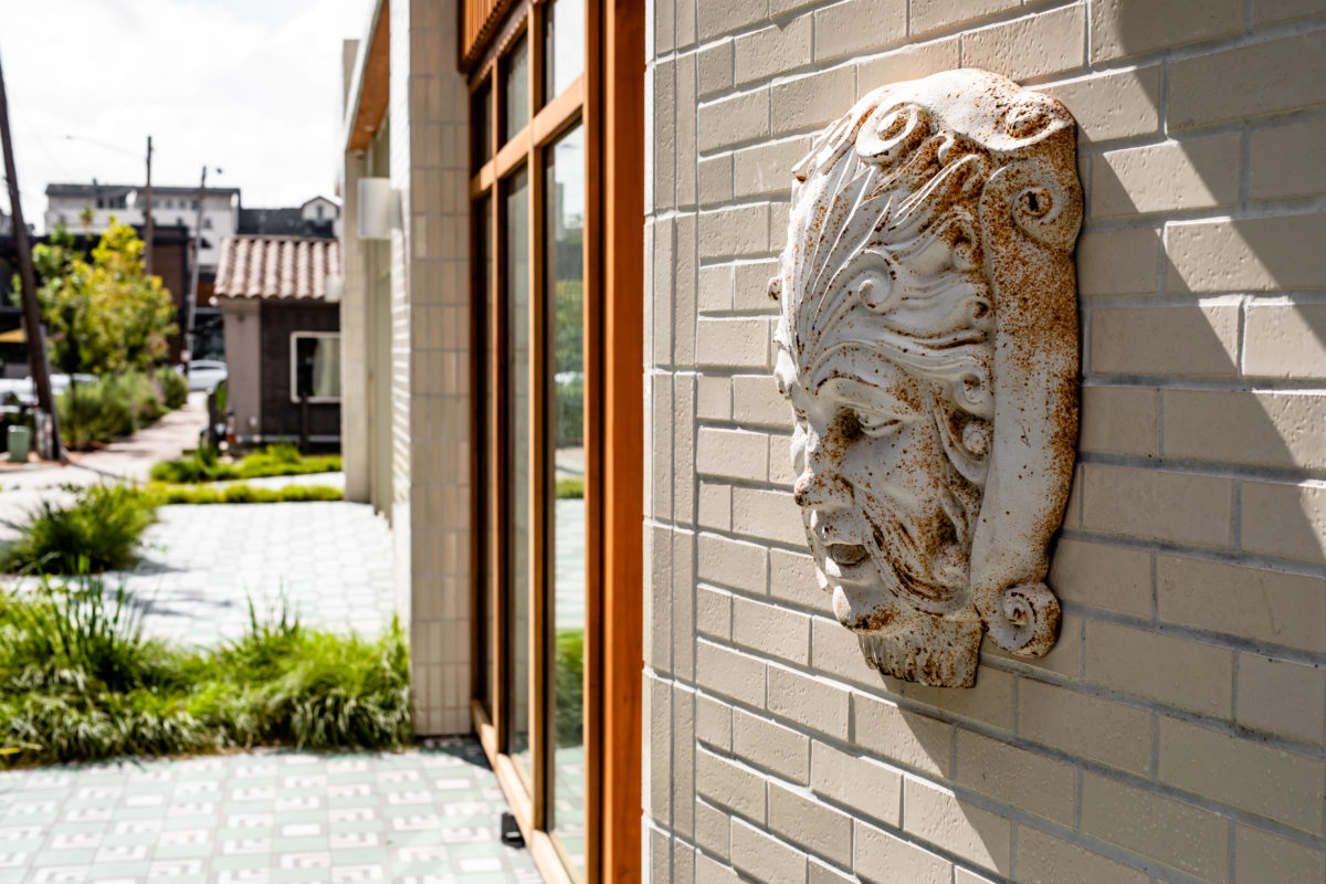 Beachy New Montrose Restaurant Keeps It California Cool — Graffiti Raw ...