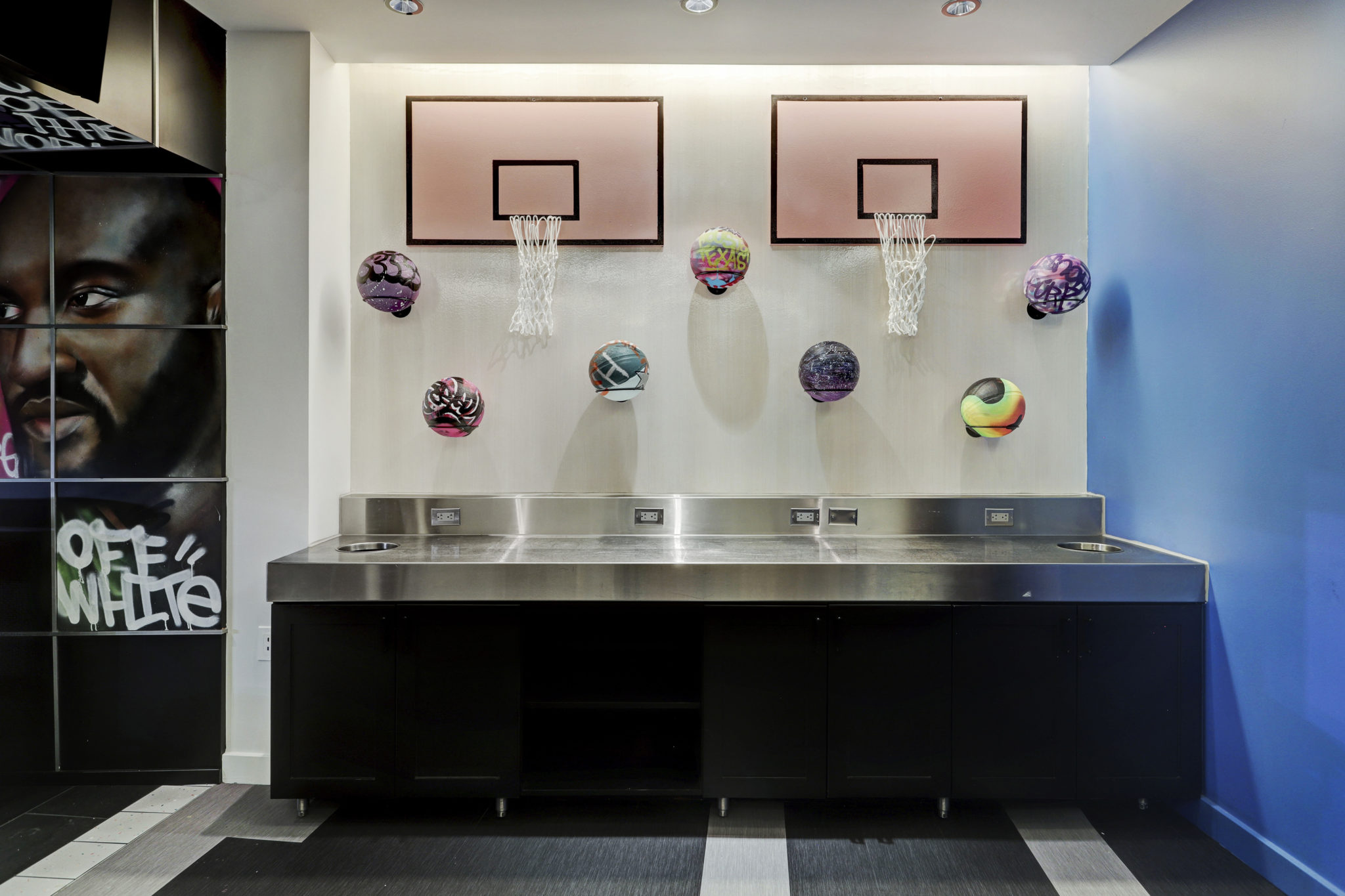The Houston Rockets' Tricked Out Suites Take Luxury Sports Seating Into ...