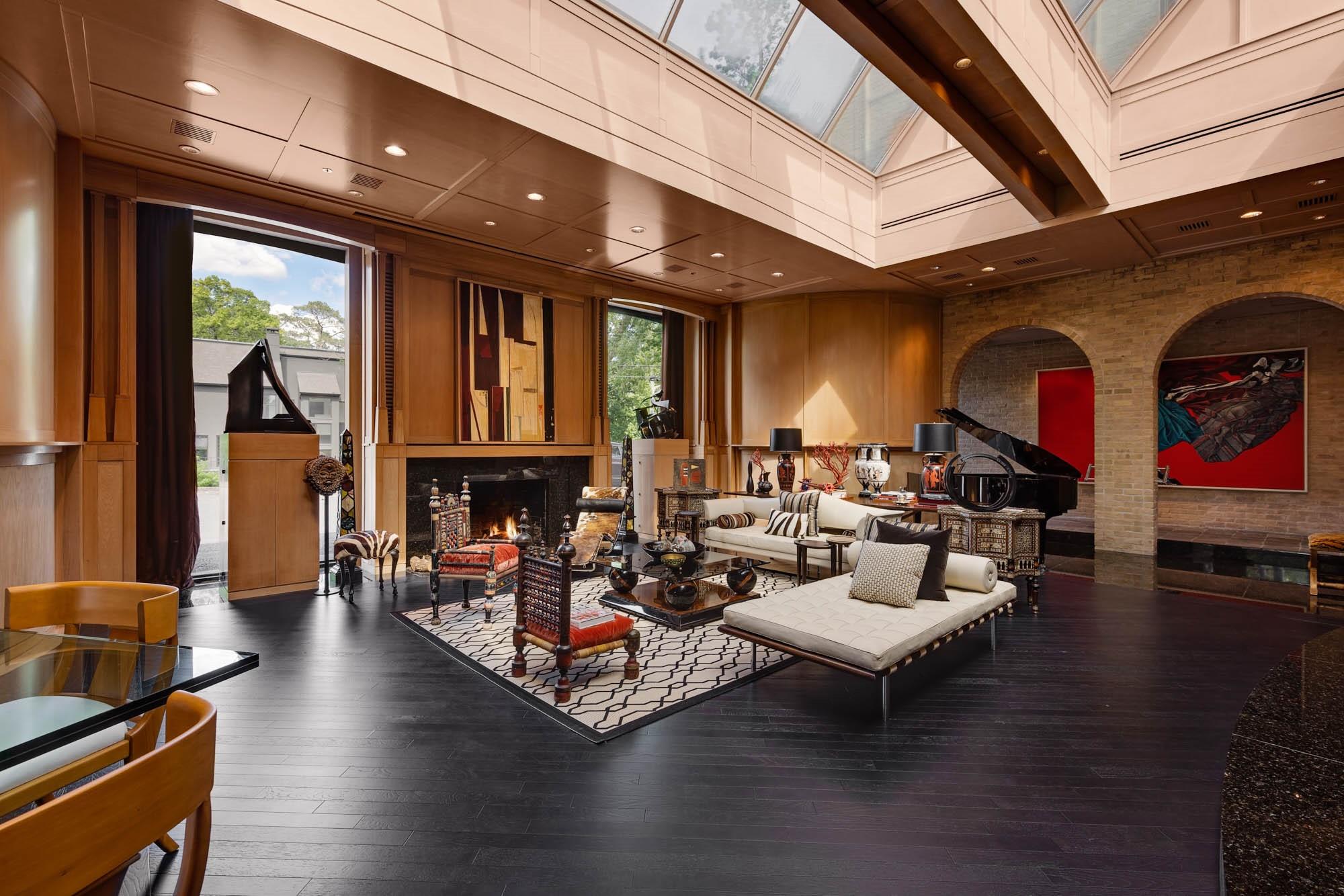 Houston's Legendary Thrash Mansion to Be Auctioned Off With $19.5 ...