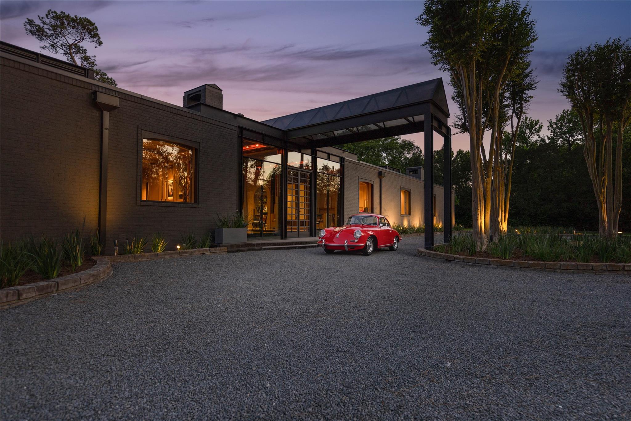 Houston's Legendary Thrash Mansion to Be Auctioned Off With $19.5 ...