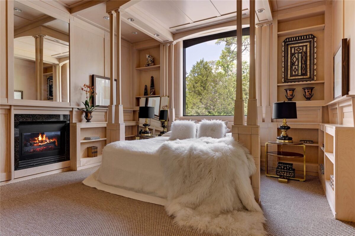 Houston's Legendary Thrash Mansion to Be Auctioned Off With $19.5 ...