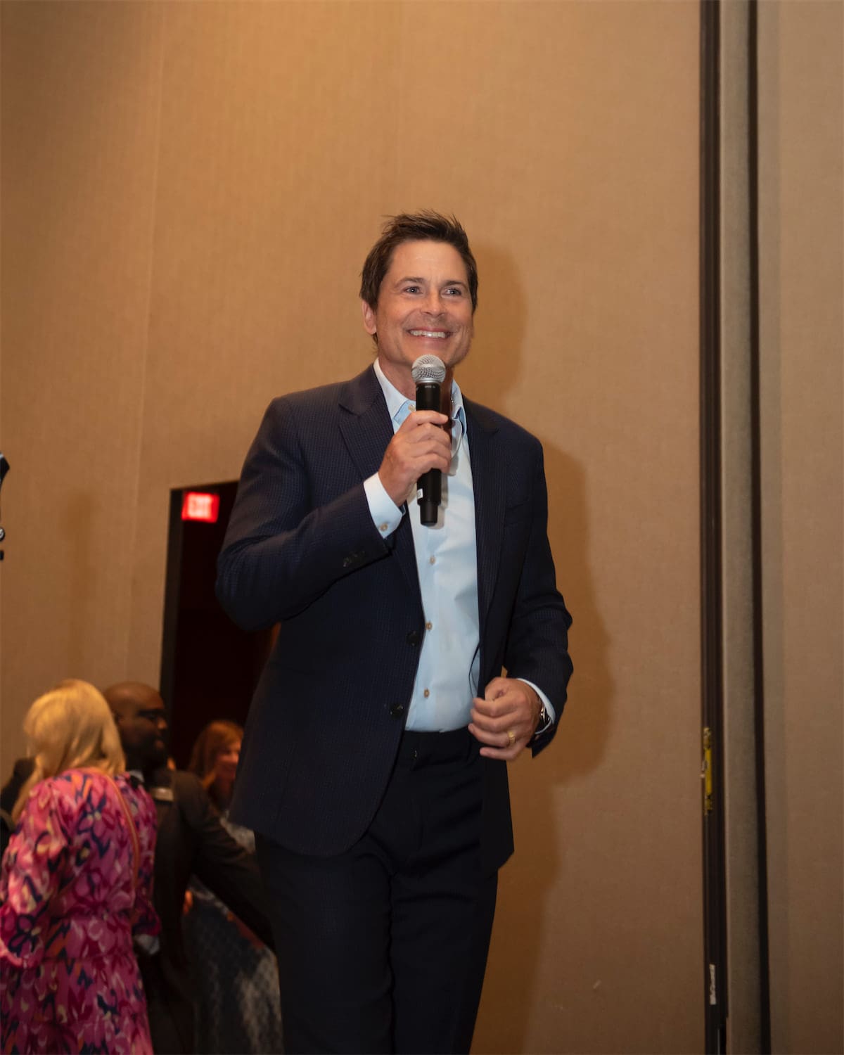 Rob Lowe Dazzles as the First Male Keynote Speaker at Junior League of ...