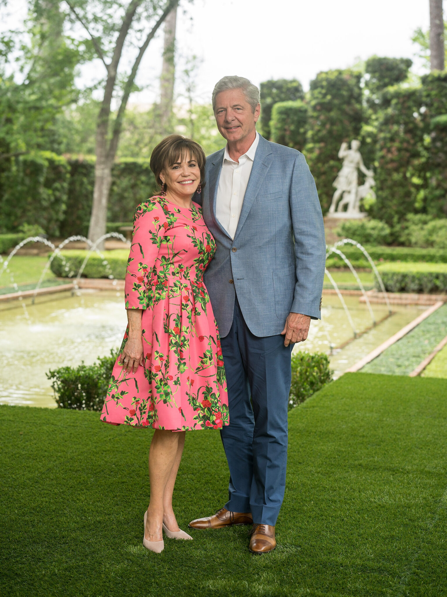 Generous Philanthropist Hallie Vanderhider Swans Into Houston's Best ...