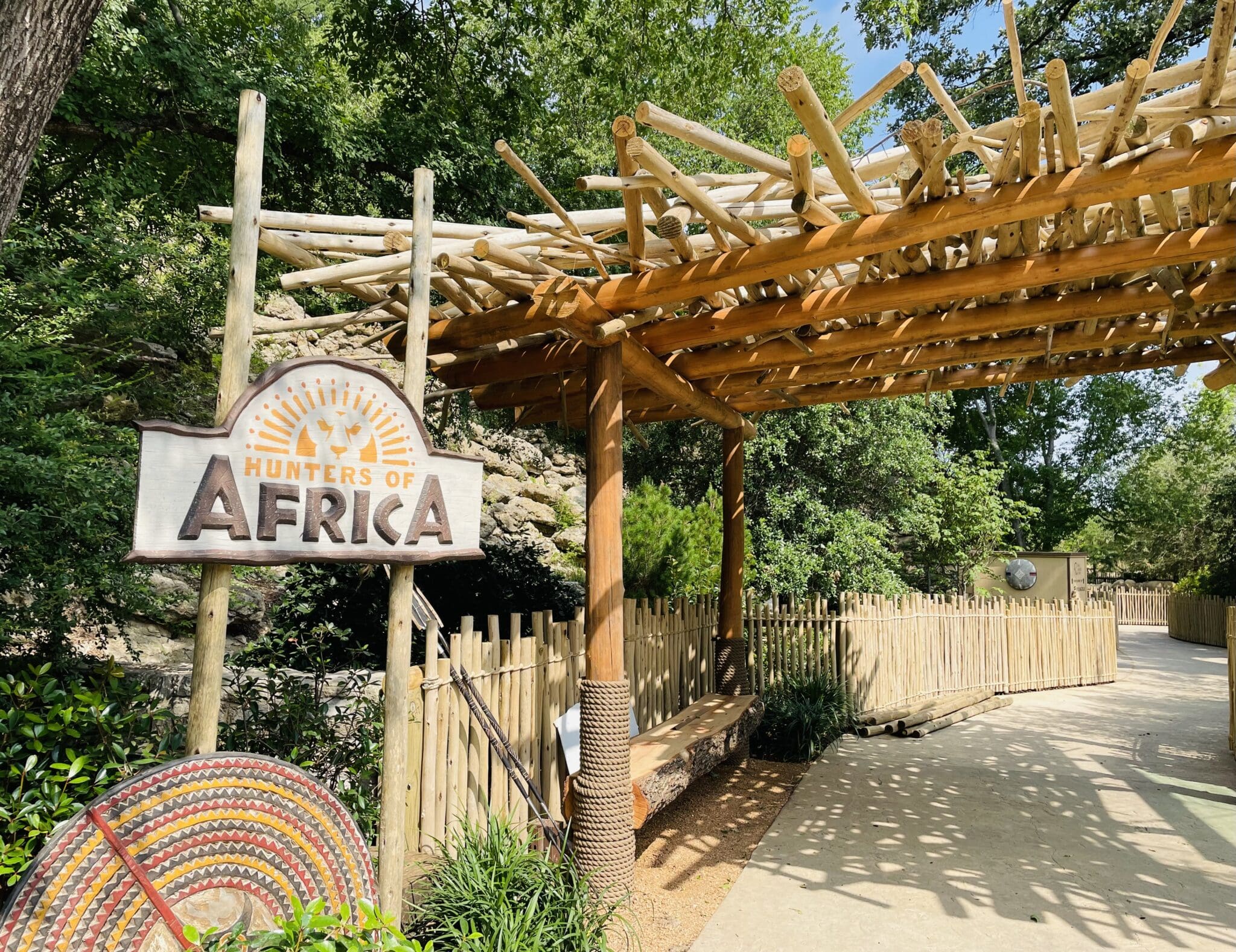 New African Lions Habitat Puts Big Cats In Your Face at Roaring Fort ...