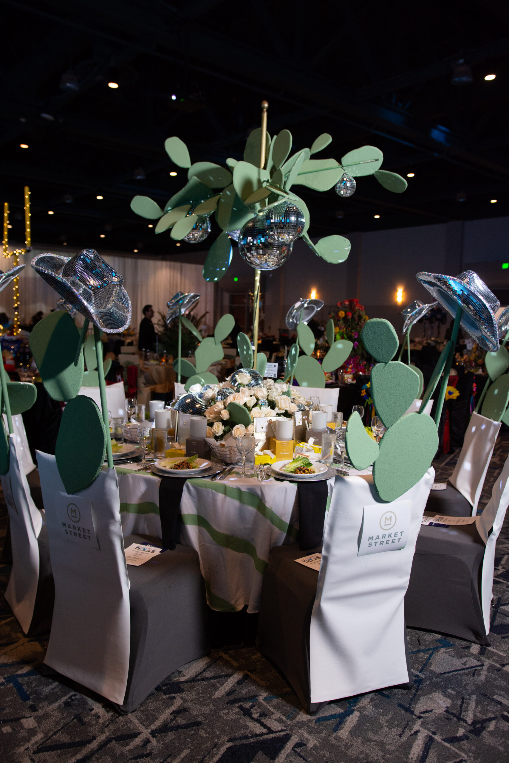 The Woodlands' Beloved Chairman's Ball Brings More Tabletop Decorating ...