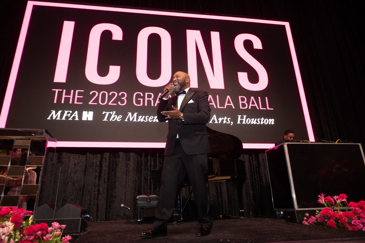 Bun B and Late Night Trill Burgers Shake Up the Usually Staid MFAH ...