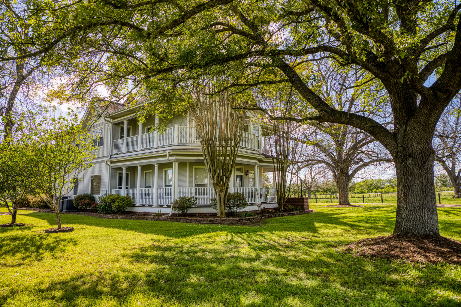 Sprawling Farm and Victorian-Era Texas Ranch on the Brazos River Brings ...