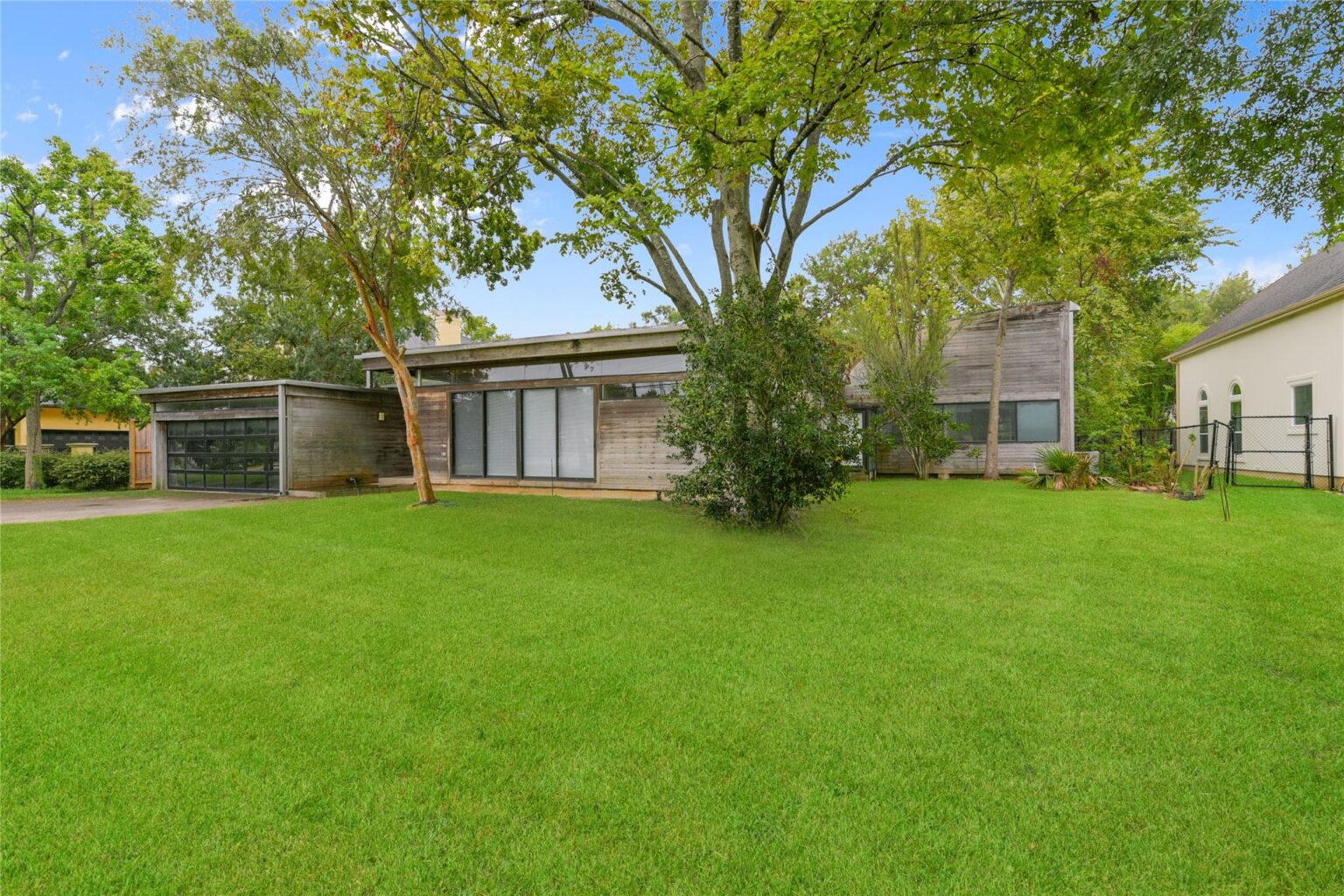 Legendary 101-Year-Old Houston Architect's Modernist Marvel of a ...