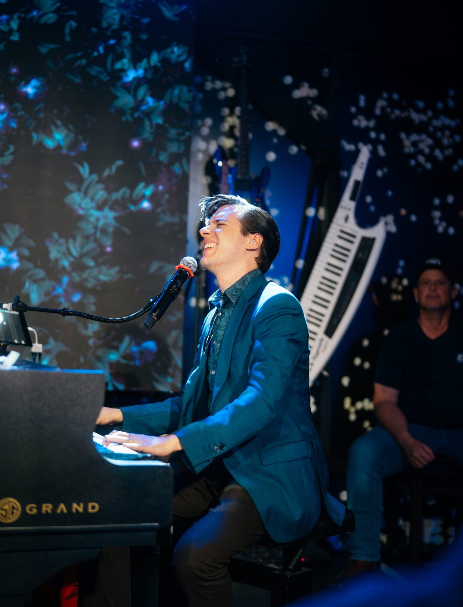 New Two Tones Dueling Piano Bar Gives The Woodlands a Major Live Music ...